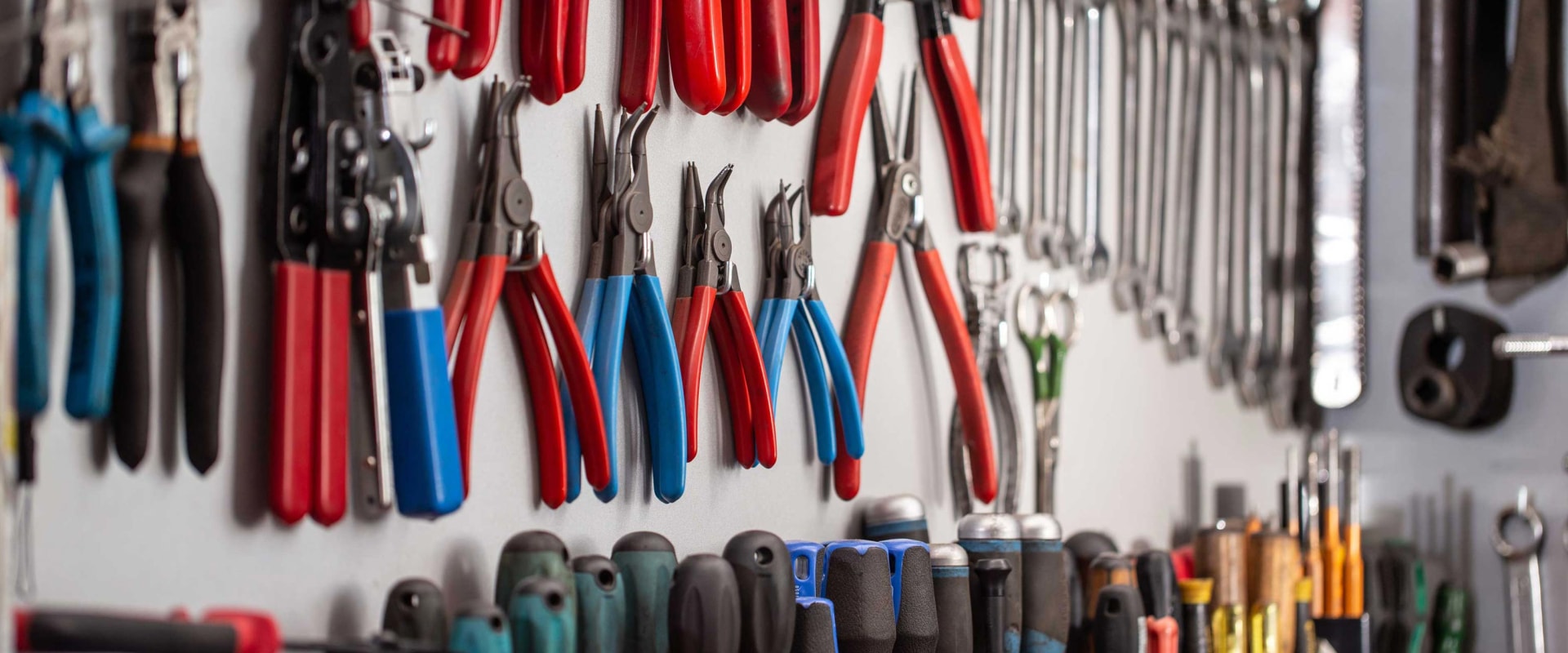 The Ultimate Guide to Electrician Pliers: A Comprehensive Look at the ...